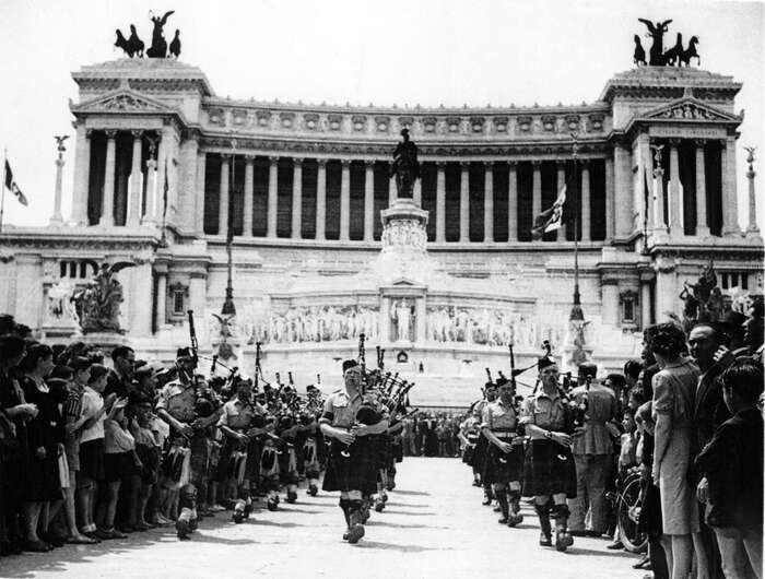 Pipers' parade in Rome, 1939-1945 | ScotlandsPeople