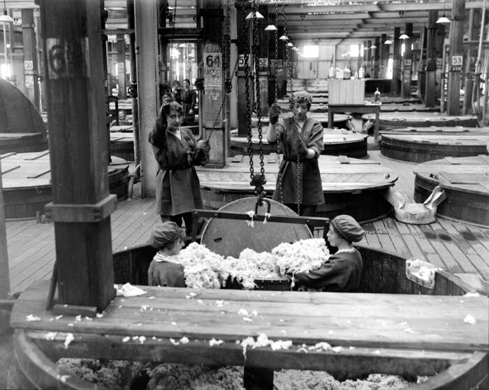 Unloading boiled nitrated cotton, HM Factory Gretna, 1918 | ScotlandsPeople