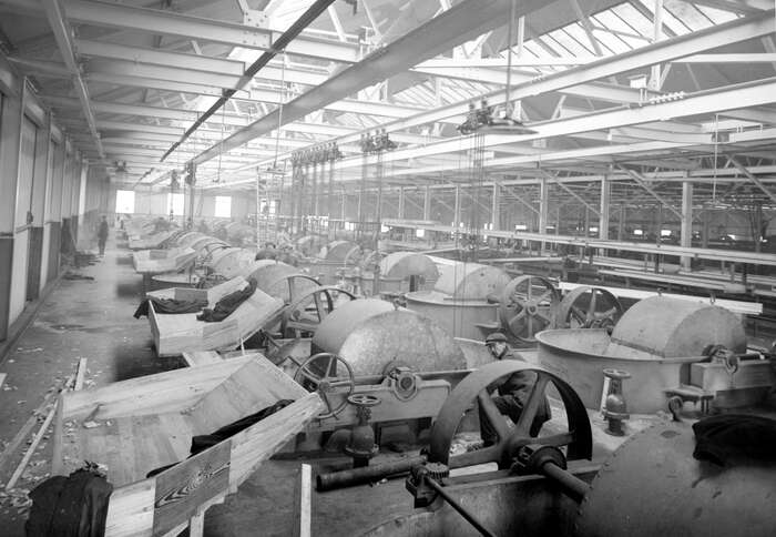 Beating and patching house, HM Factory Gretna, 1918 | ScotlandsPeople
