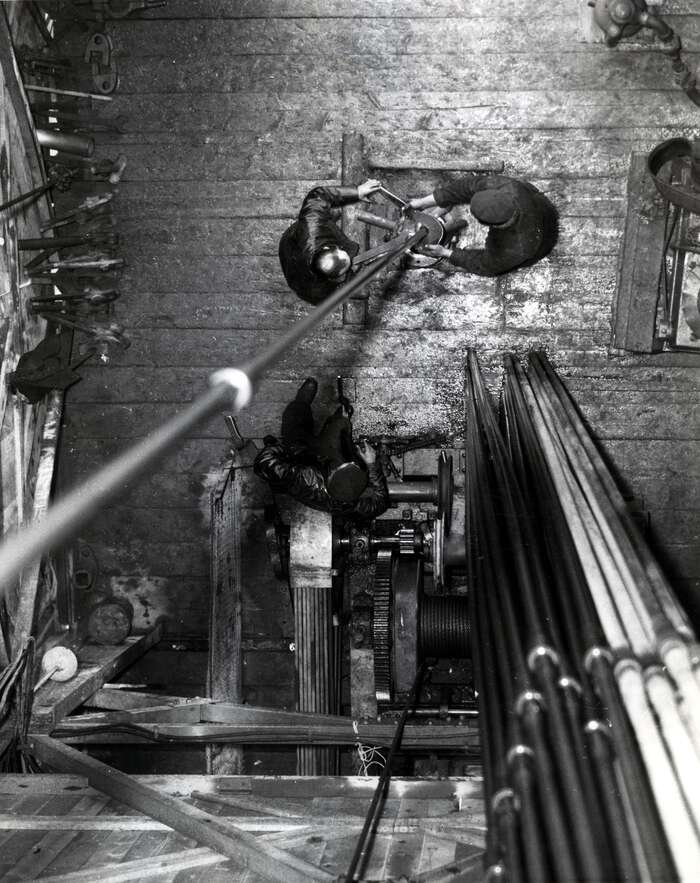 Removing boring rods in the Forth, 1955 | ScotlandsPeople