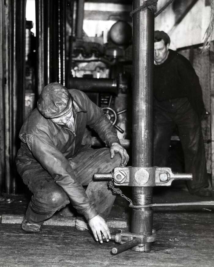 Men working on a boring tower in the Forth, 1955 | ScotlandsPeople
