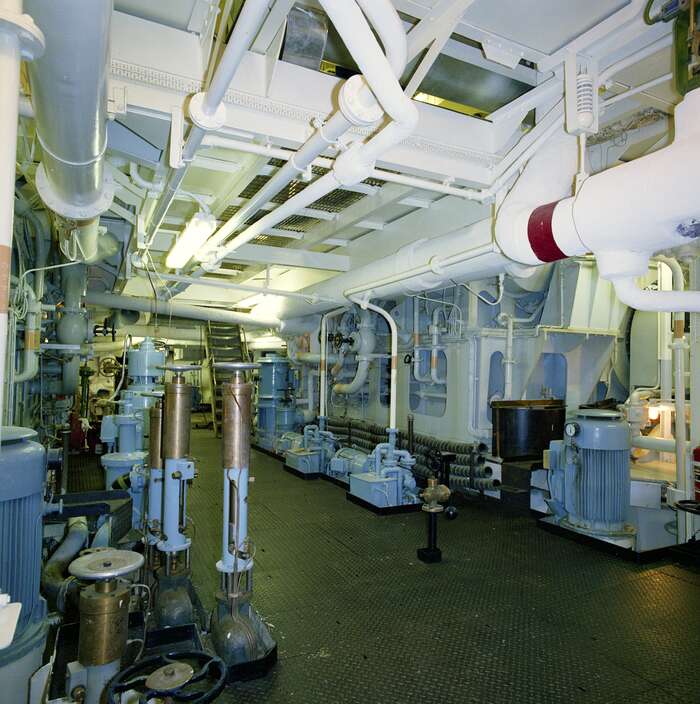 Engine room, QE2/1969 | ScotlandsPeople