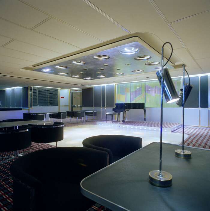 Night club, QE2, 1969 | ScotlandsPeople