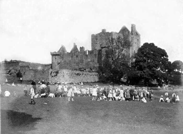 Sunday school races at Craigmillar Castle, Edinburgh, 1920 ...