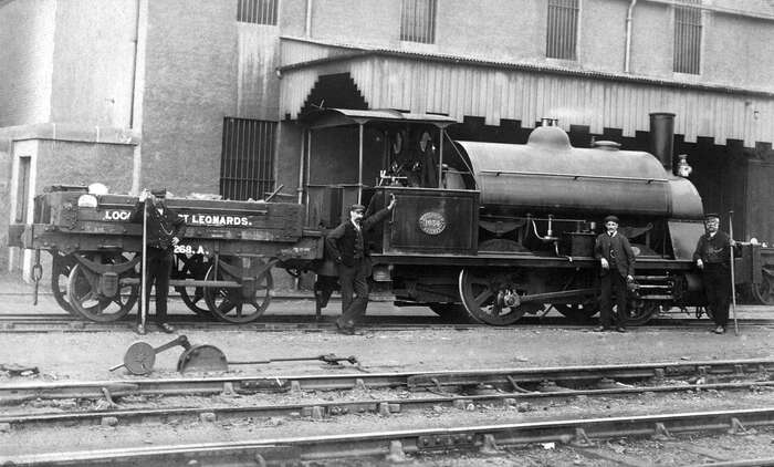 North British Railway locomotive and crew, 1907 | ScotlandsPeople