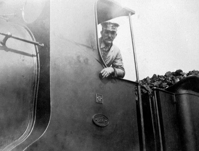 North British Railway locomotive and driver, c 1910 | ScotlandsPeople