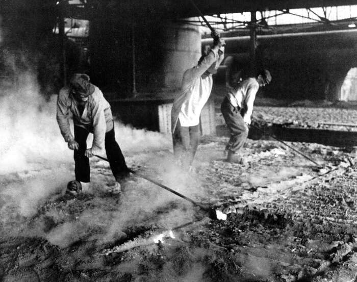 Workers at Carron Works, 20th century | ScotlandsPeople