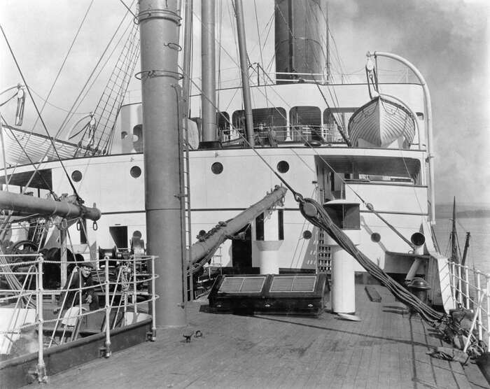 Cunard Line ocean liner RMS Saxonia (1), 1899 bridge and foredeck ...