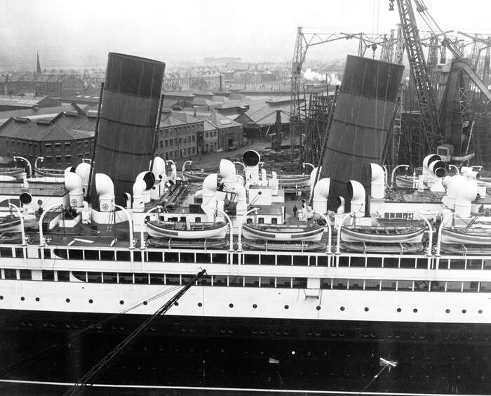 Cunard Line ocean liner RMS Aquitania: view of the decks amidships ...