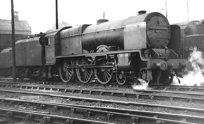 LMS Royal Scot Class 4-6-0 Locomotive No.6105 \"Cameron Highlander ...