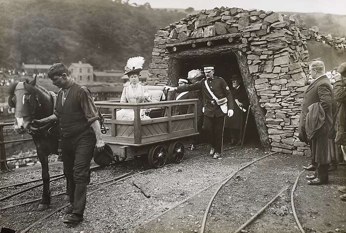 Queen Mary on colliery visit | ScotlandsPeople
